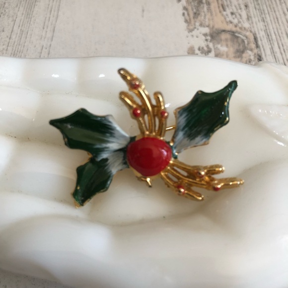 Jewelry | Vintage Christmas Holly Pin | Poshmark